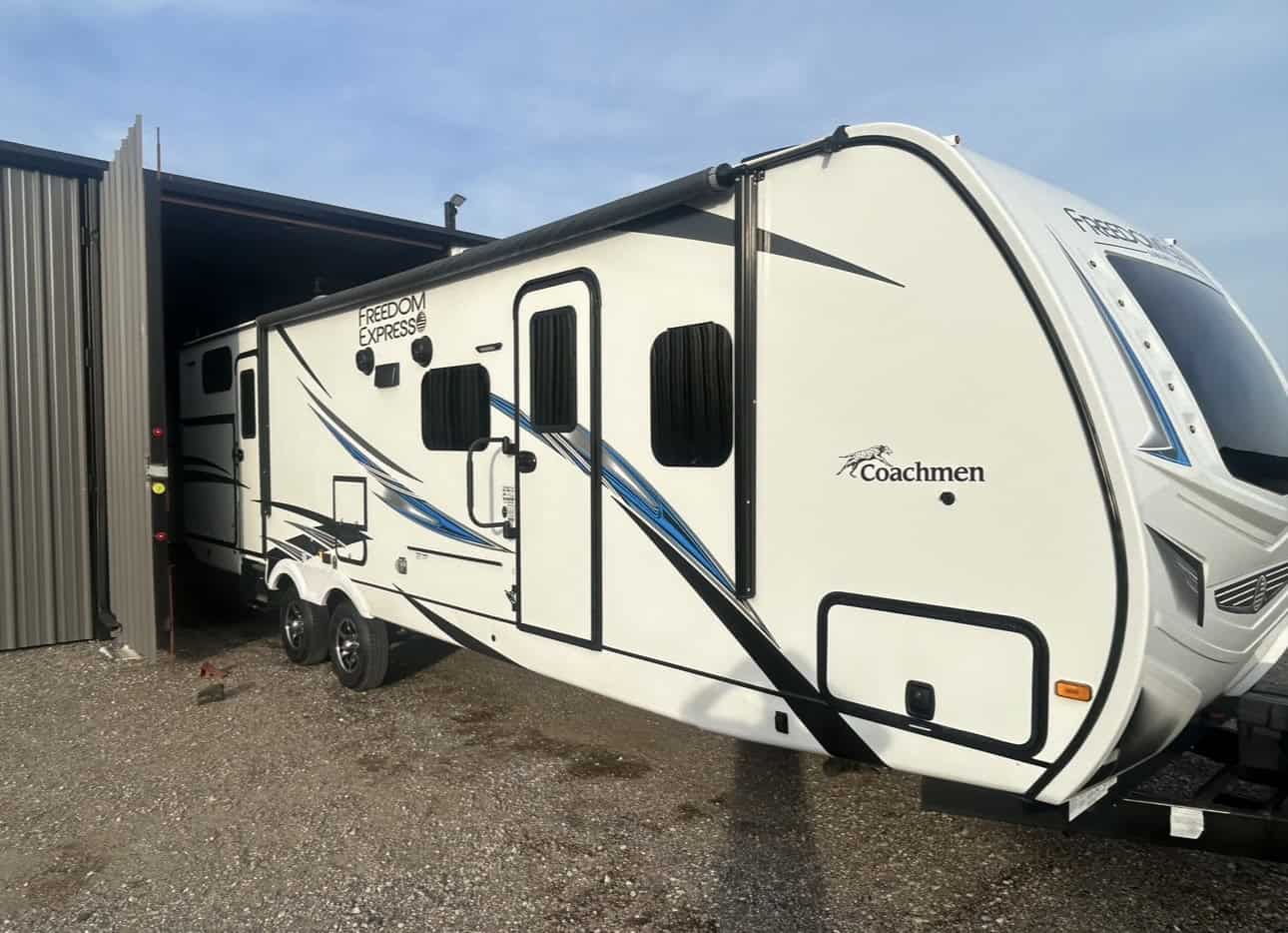 2021 31' Coachman Freedom Express Liberty Edition travel trailer ...